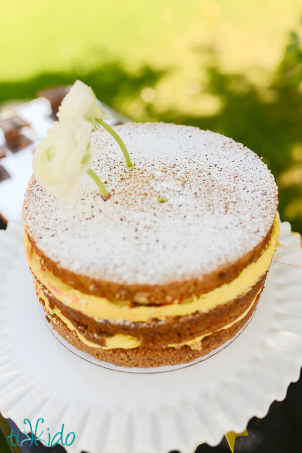 Naked Cake Tutorial: Elegant, Incredibly Easy | Tikkido.com